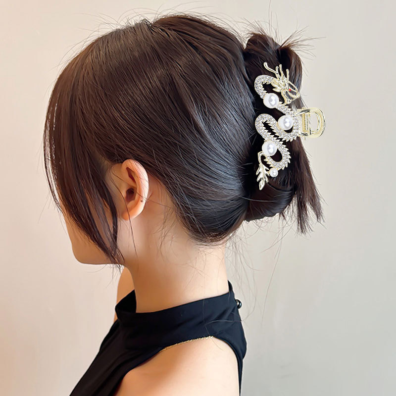 HAIR CLAWS & HAIR CLIPS