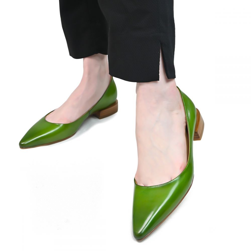 Best plus size women boots,pumps,heels and sandals for wide feet.