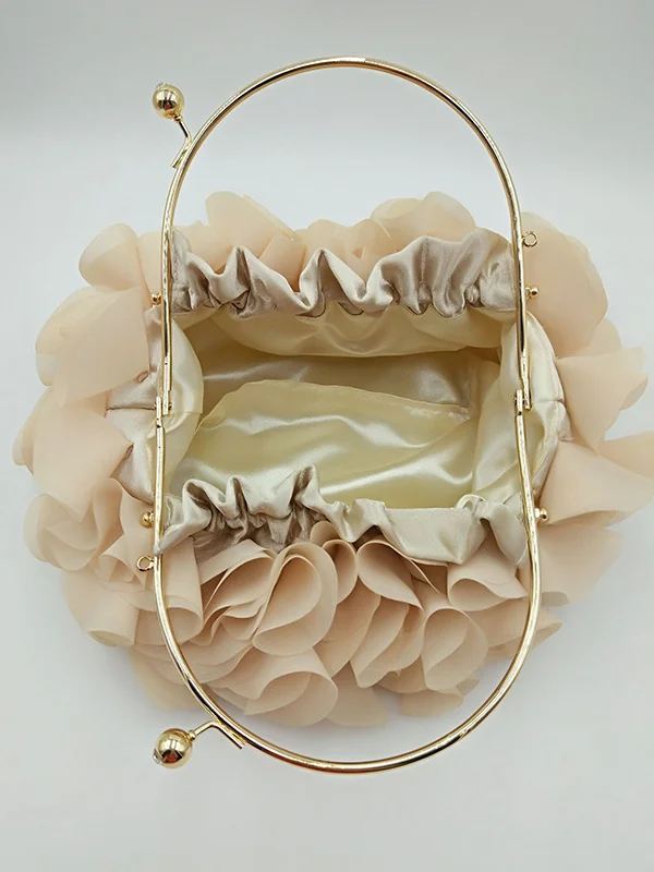 Artisanal Elegance: Handbags Adorned with Exquisite Three-Dimensional ...