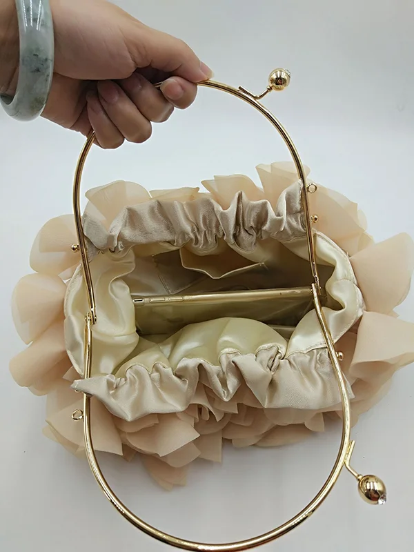 Artisanal Elegance: Handbags Adorned with Exquisite Three-Dimensional ...