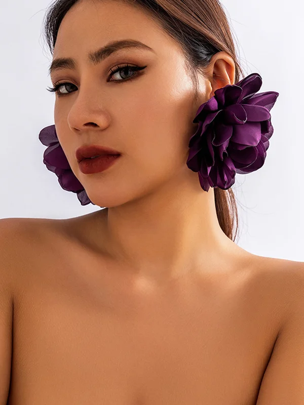 Floral Elegance: Three-Dimensional Solid Color Flower Drop Earrings