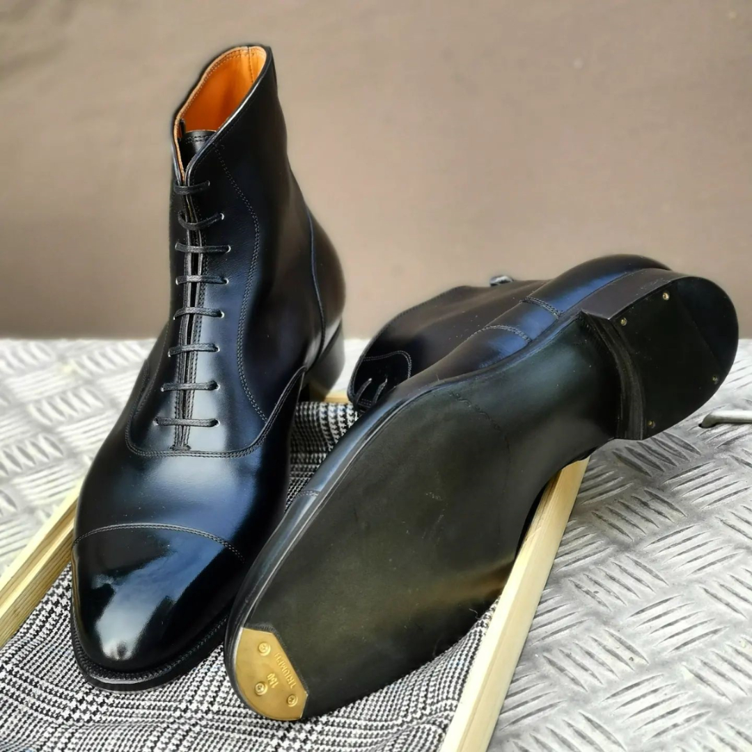 Low cut business formal leather boots